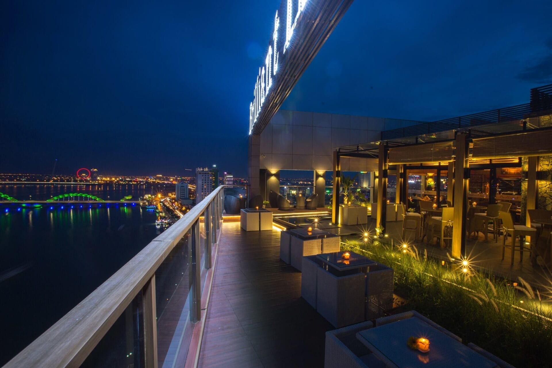 Đánh giá Brilliant Top Bar - Tầng 17 Khách sạn Brilliant, 162 Bạch Đằng ...